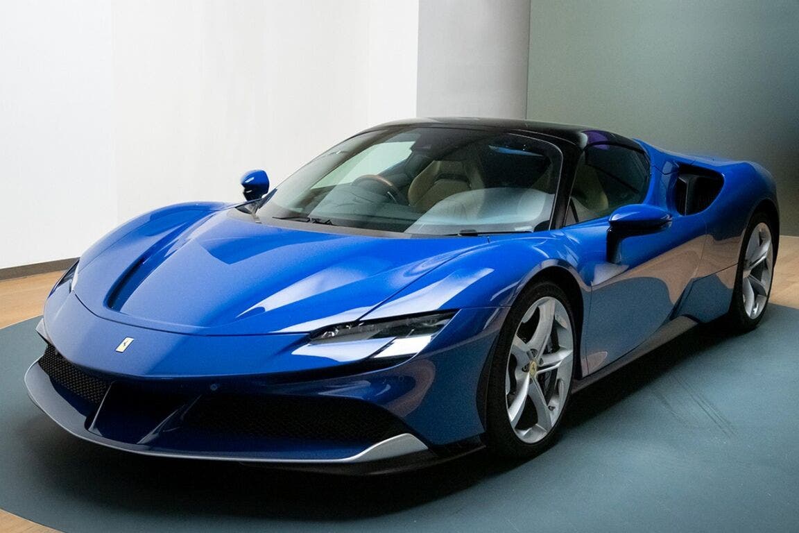 La Ferrari SF90 Stradale Tailor Made con volante in mogano - ClubAlfa.it