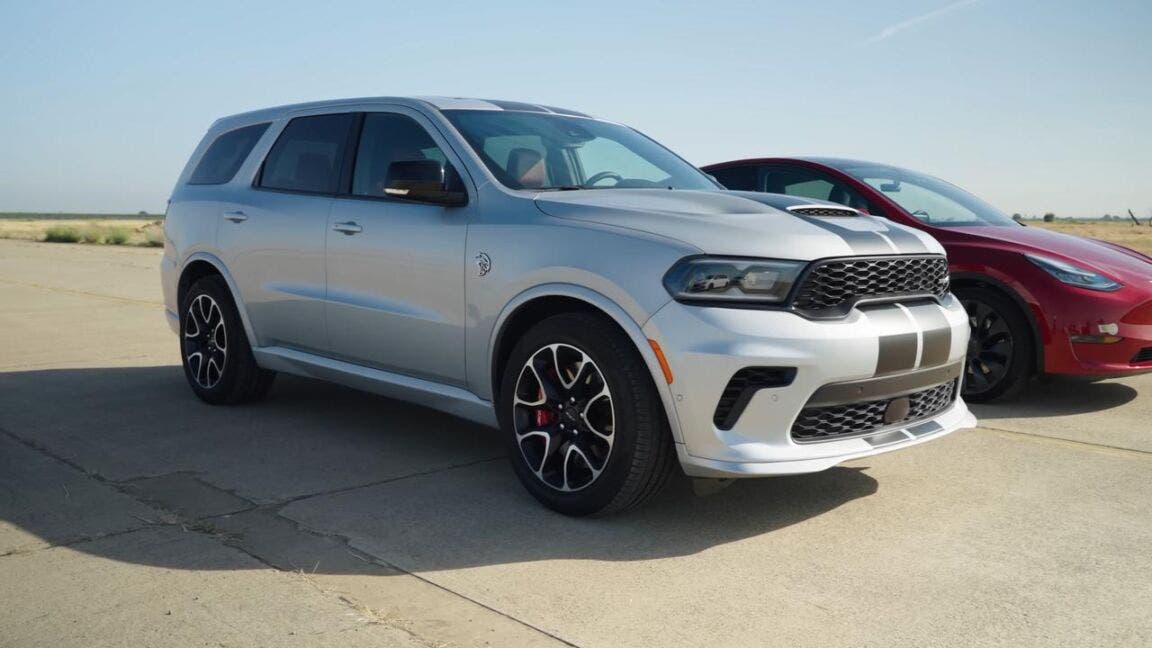 Dodge Durango SRT Hellcat vs Tesla Model Y Performance: chi vince la ...