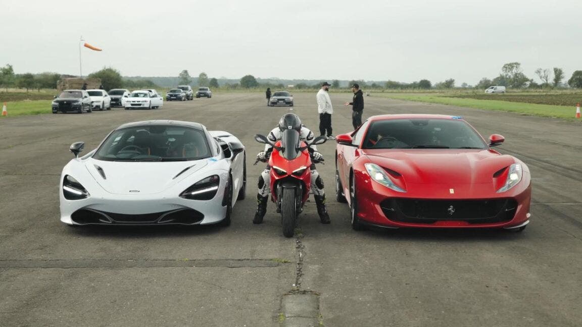 Ferrari 812 Superfast vs McLaren 720S vs Ducati Panigale V4 S: chi ...
