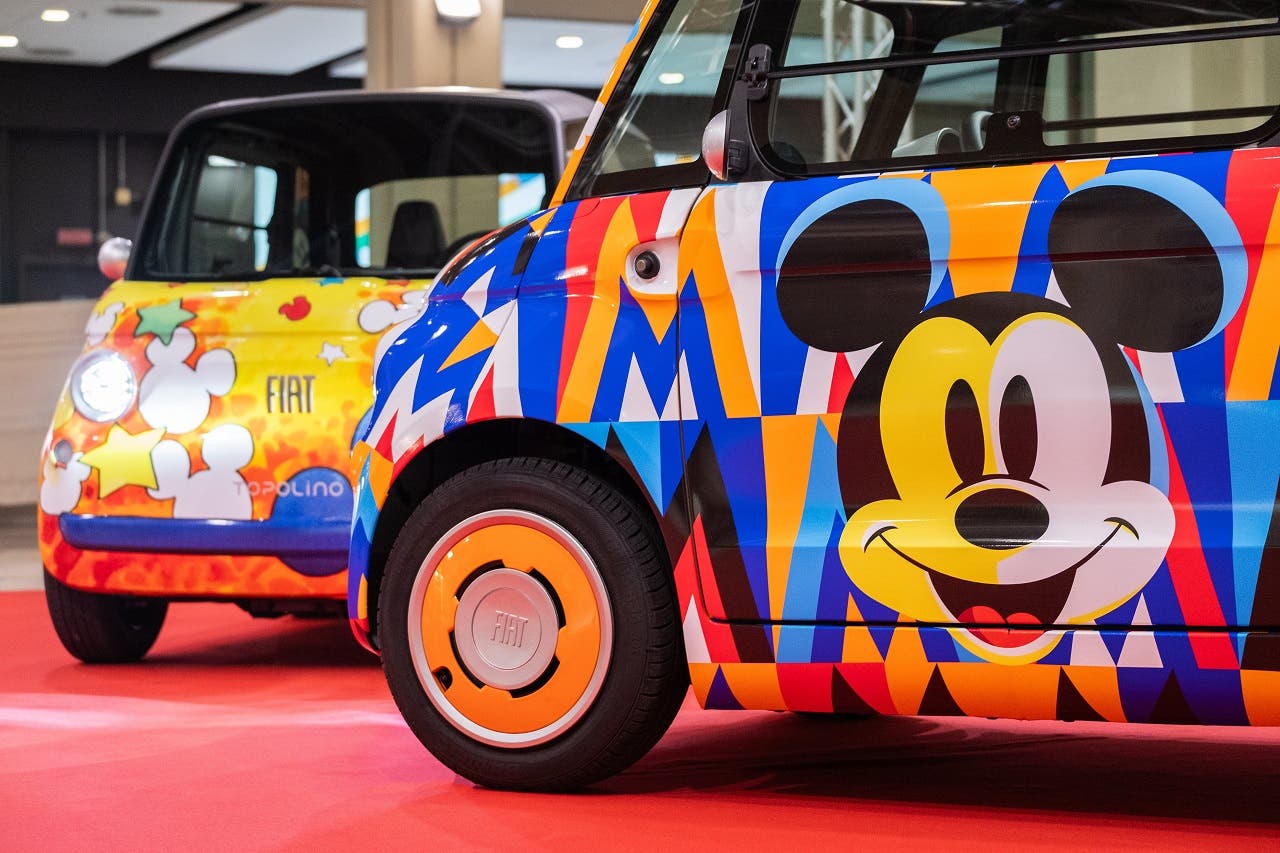 Fiat Topolino one-off dedicate a Mickey Mouse in mostra nella rampa ...