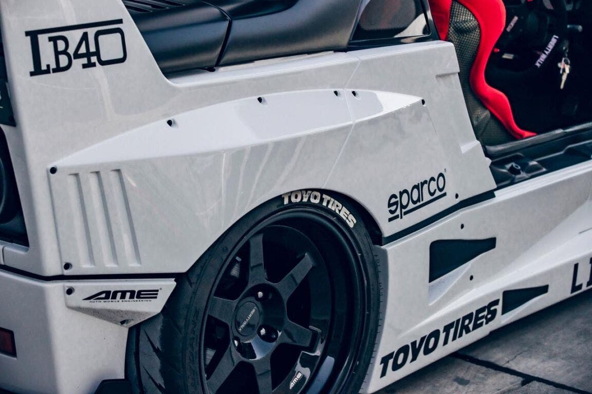 Liberty Walk LB40 AZ-1: una kei car trasformata in Ferrari F40 ...