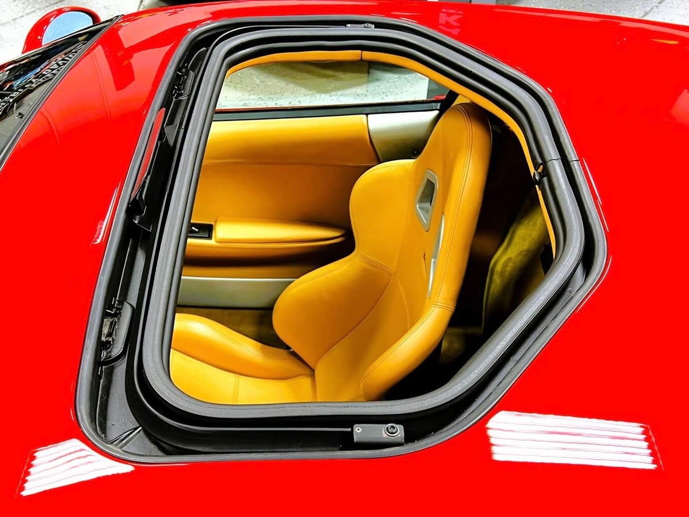 Sapevate che la Ferrari 360 Modena poteva avere una parte del tetto ...