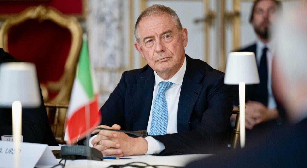 Adolfo Urso: "Gli stabilimenti Stellantis in Italia rimarranno tutti ...