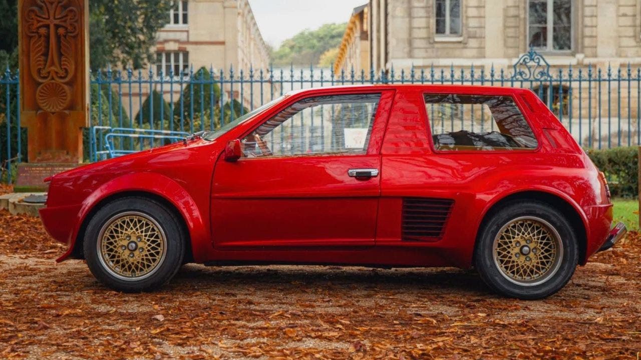 Ha senso una compatta con motore V8 Ferrari? Per qualcuno evidentemente ...