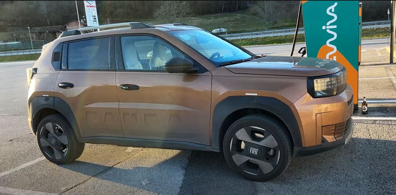 Fiat Grande Panda: in un video avvistata in colore Bronzo Luna ...