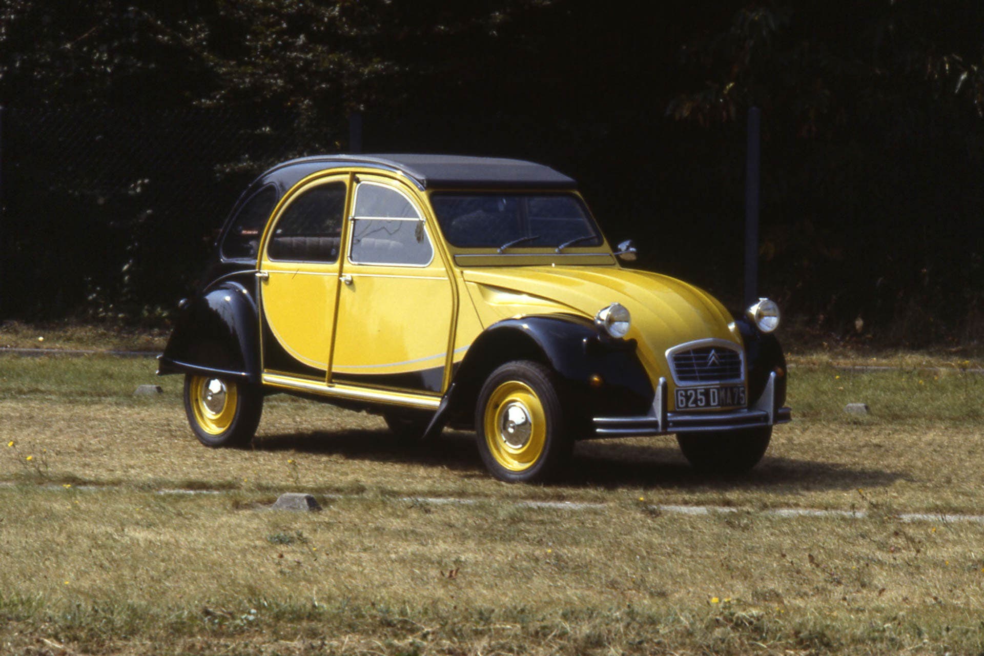 Citroën sta pensando al ritorno della 2CV come city car dall'approccio ...