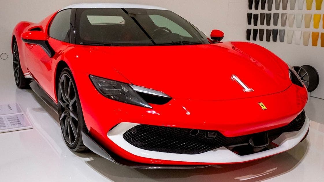 Ferrari 812 Superfast: ecco l'esemplare unico dello chef Gordon Ramsay