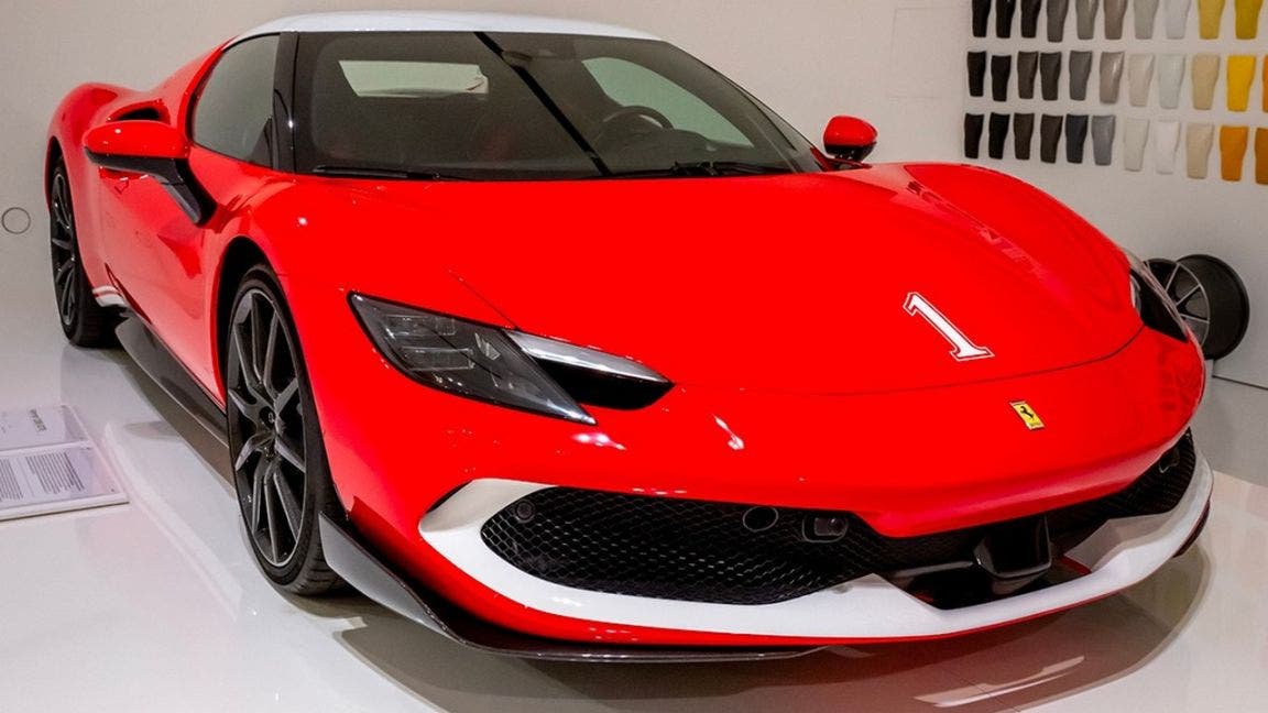 Ferrari 812 Superfast: ecco l'esemplare unico dello chef Gordon Ramsay
