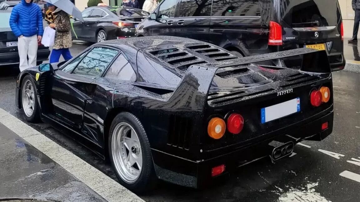 Avvistata a Parigi una rara Ferrari F40 nera - ClubAlfa.it