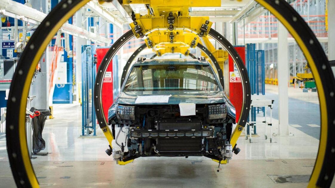 Stellantis: gli operai italiani finiti in Serbia pronti al ritorno a ...