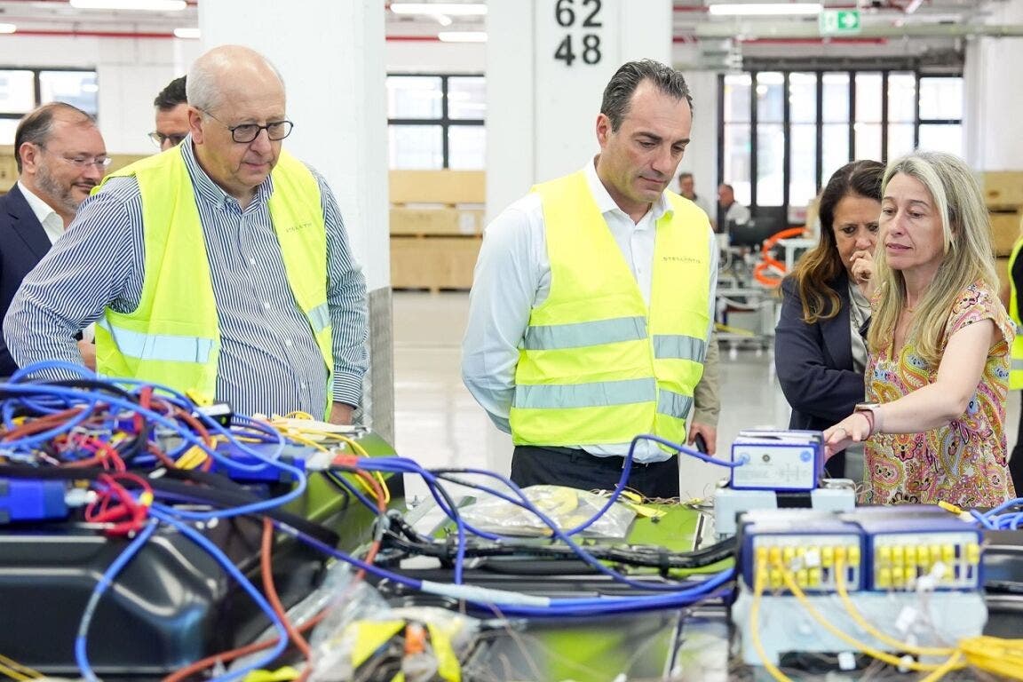 Antonio Filosa ieri visita a Mirafiori e incontro con John Elkann ...