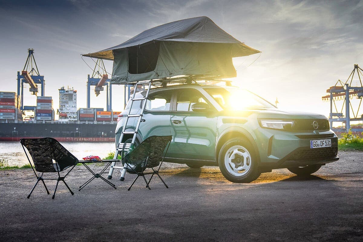 Nuova Opel Frontera: disponibile anche con pratica tenda da tetto ...