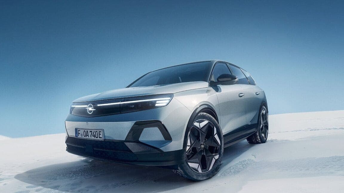 Opel punta sui modelli GSE completamente elettrici e ad alte ...