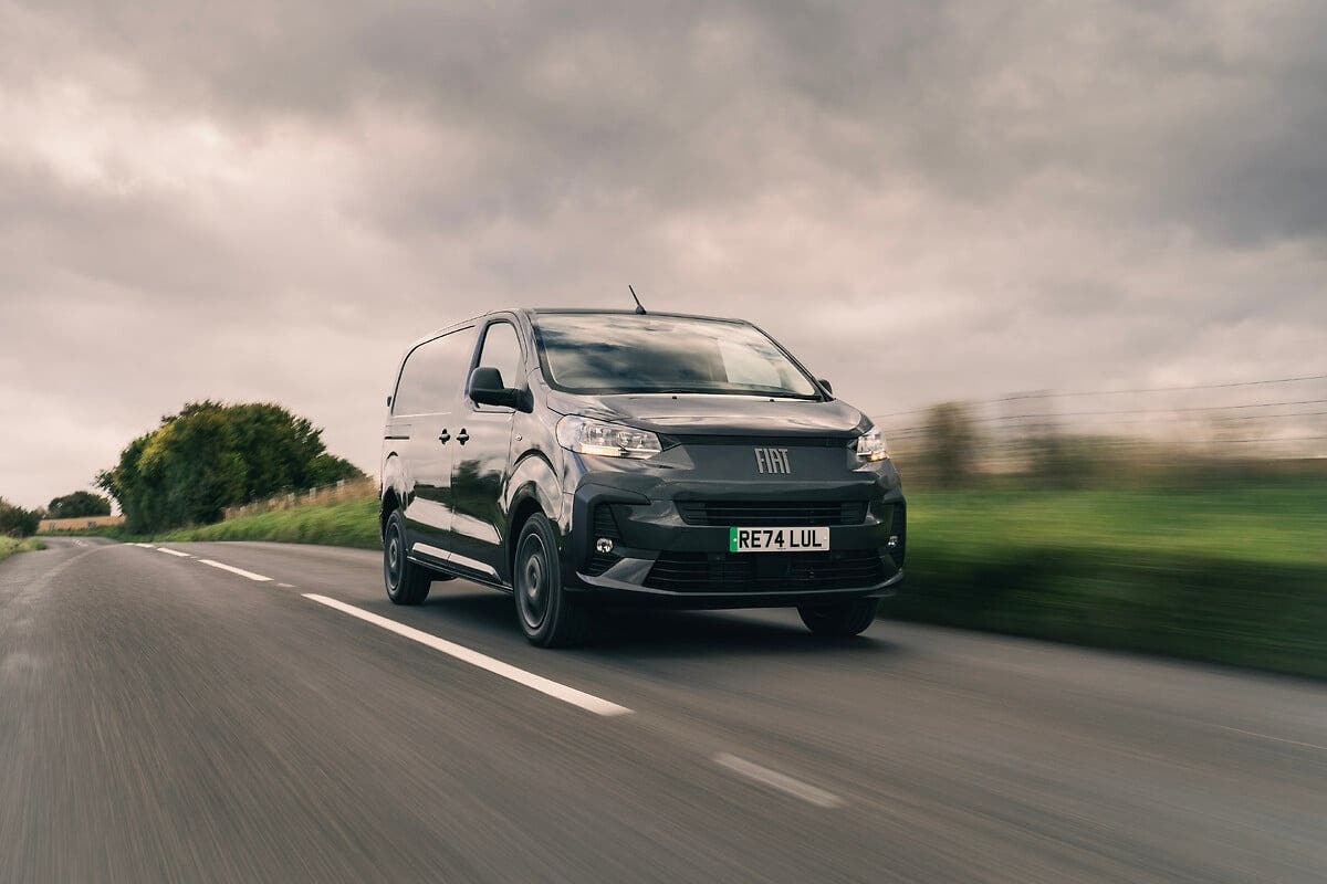 Fiat Doblò Cargo nominato "Small Van of the Year" agli Auto Express New ...