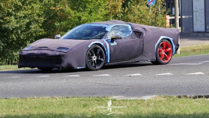 Nuova Ferrari: l'erede della SF90 Stradale sarà svelata oggi - ClubAlfa.it