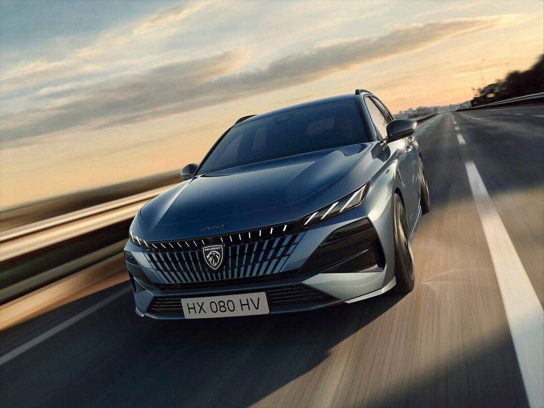 Nuova Peugeot 308 e 308 SW: prime immagini ufficiali, specifiche e ...