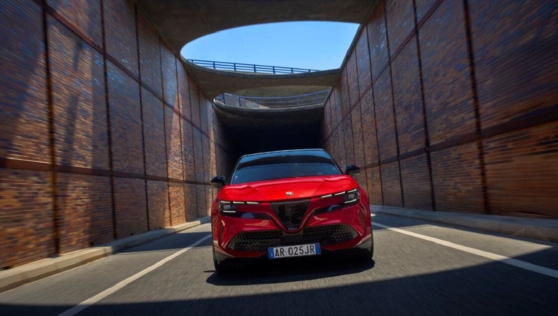 Alfa Romeo: nel 2028 a Pomigliano la nuova vettura su STLA Small ...