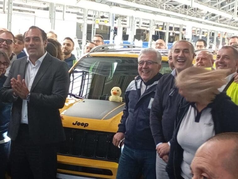 Il CEO di Stellantis, Antonio Filosa, ha incontrato i lavoratori a ...