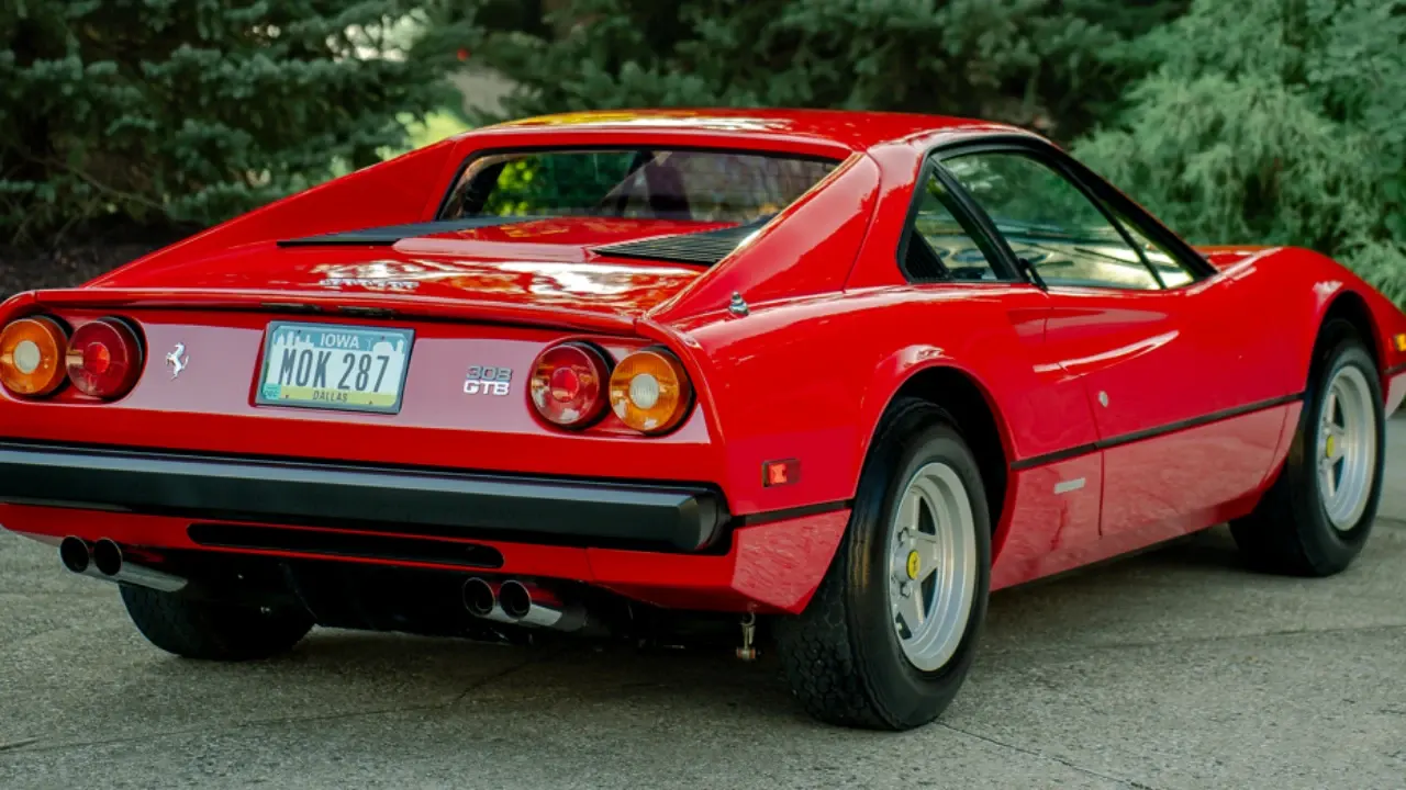 Ferrari 308 GTB Vetroresina, all'asta una delle 808 icone anni Settanta ...