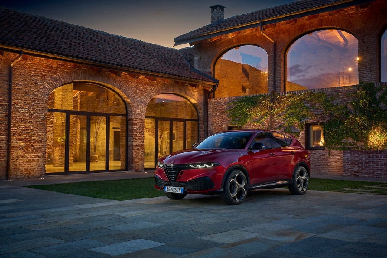 Nuova Alfa Romeo Tonale al debutto in Francia: i prezzi partono da 41. ...