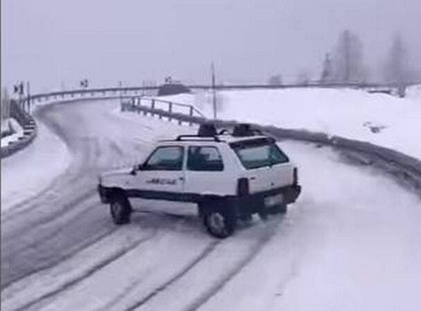 Panda 4x4: show esilarante in stile rally sulla neve | Video - ClubAlfa.it