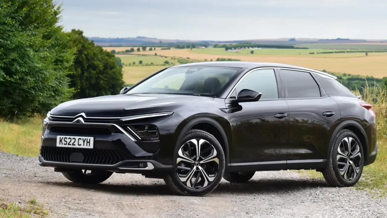 Citroën C5 X, l'ultima berlina del Double Chevron è un fantasma da ...