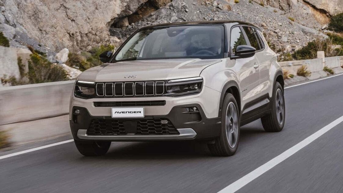 Jeep Avenger protagonista nel videoclip “Ossessione” di Samurai Jay a ...